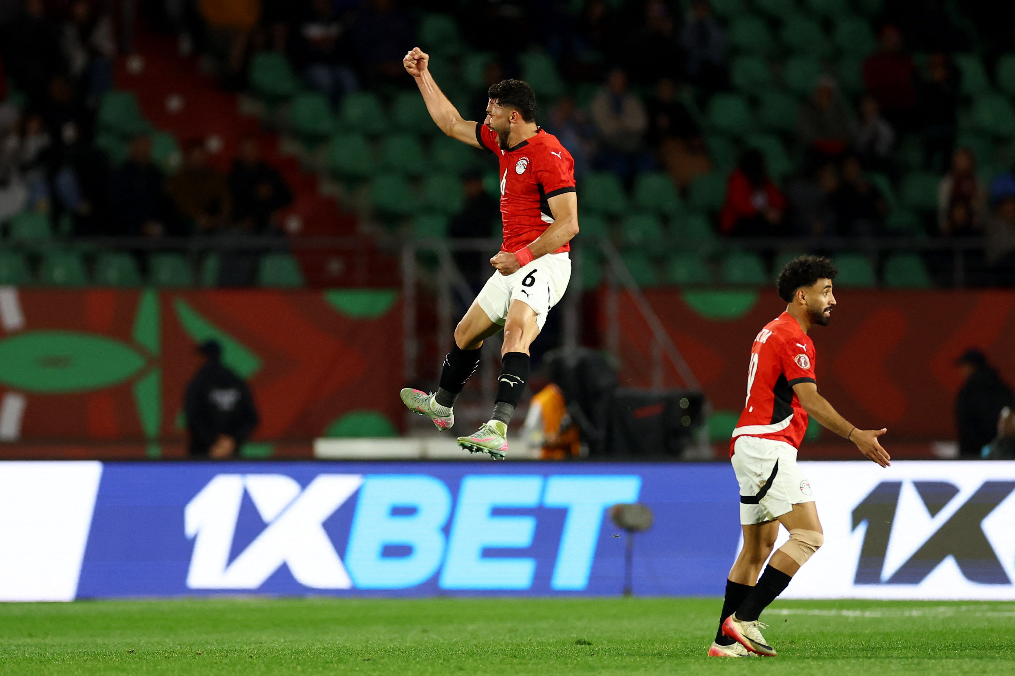 بثلاثية.. مصر تفوز على بنين وتحجز مقعدا بربع النهائي | الأخبار: أول ...